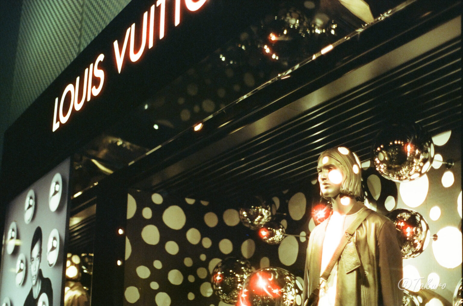 タングステンフィルム「AMBER T800」で捉える、シネマチックなナイトフォト。作例とレビュー！